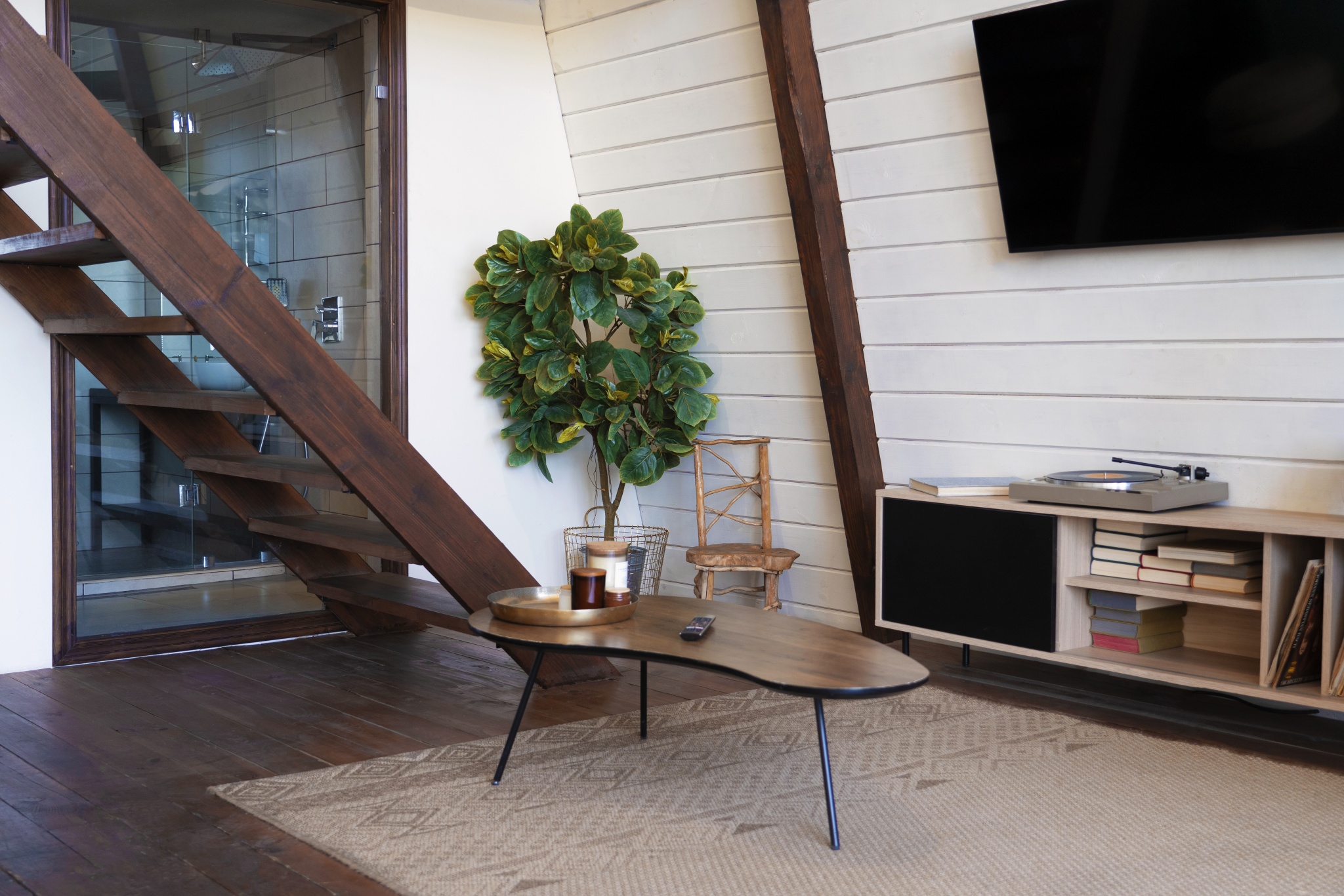 Áticos que Transforman lo Histórico en Espacios de Vida Modernos ...